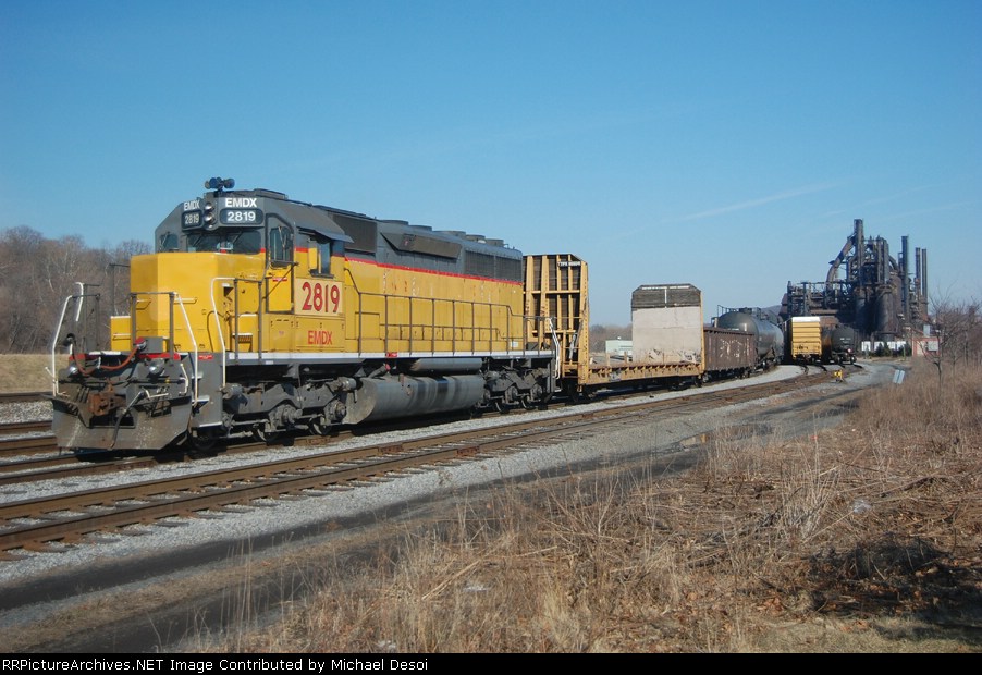 EMDX 2819 has finished its work and is ready to head west from River Yard